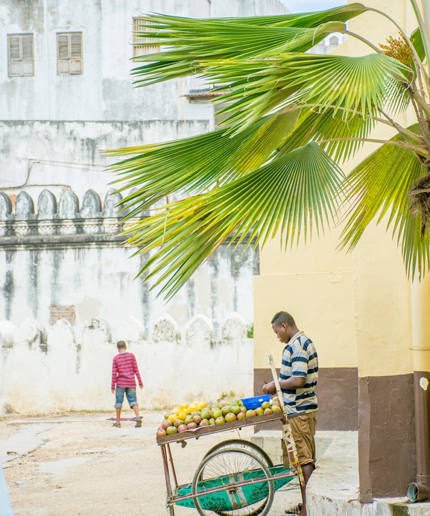 Fresh mango vendors | World Travel Magazine